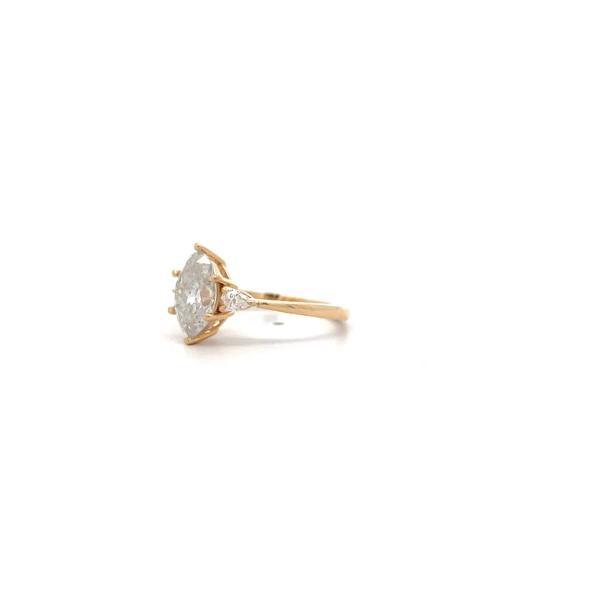 "Navette Glow" - Moderner Ring in 18kt Gelbgold zus. 2,21ct - Juwelier ...